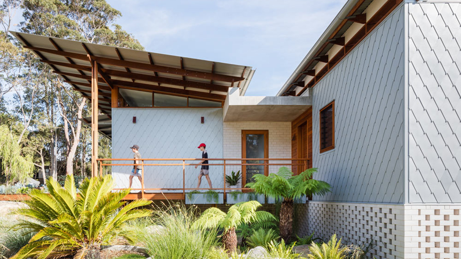 Katherine Lu Photographs a Zinc Clad House on the Tomaga River ...