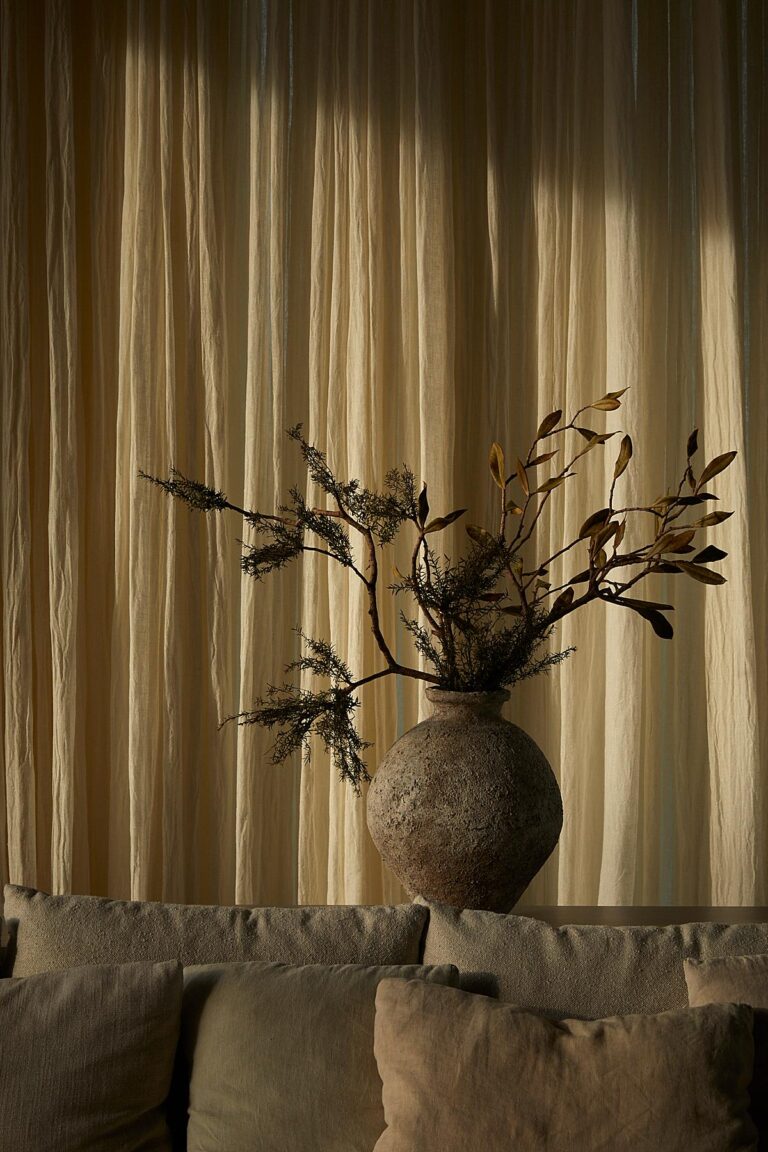 Photographer Sam Hartnett Brings Mood And Drama To A Project In Waiheke ...