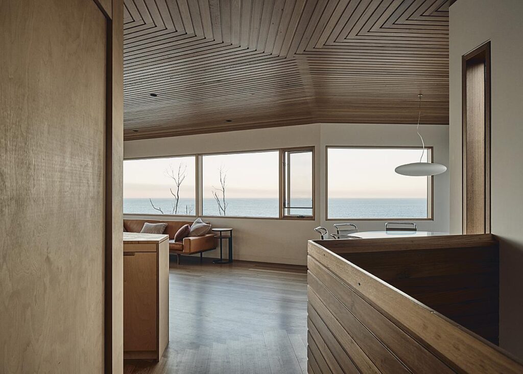 Peter Bennetts Photographs A Coastal House Built to Withstand Fires and ...