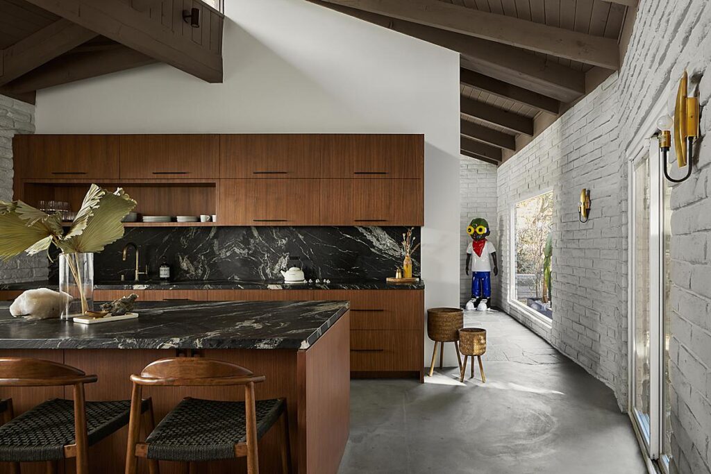 Learn About Komorebi, The Berlin Wall, and Time Management With ...